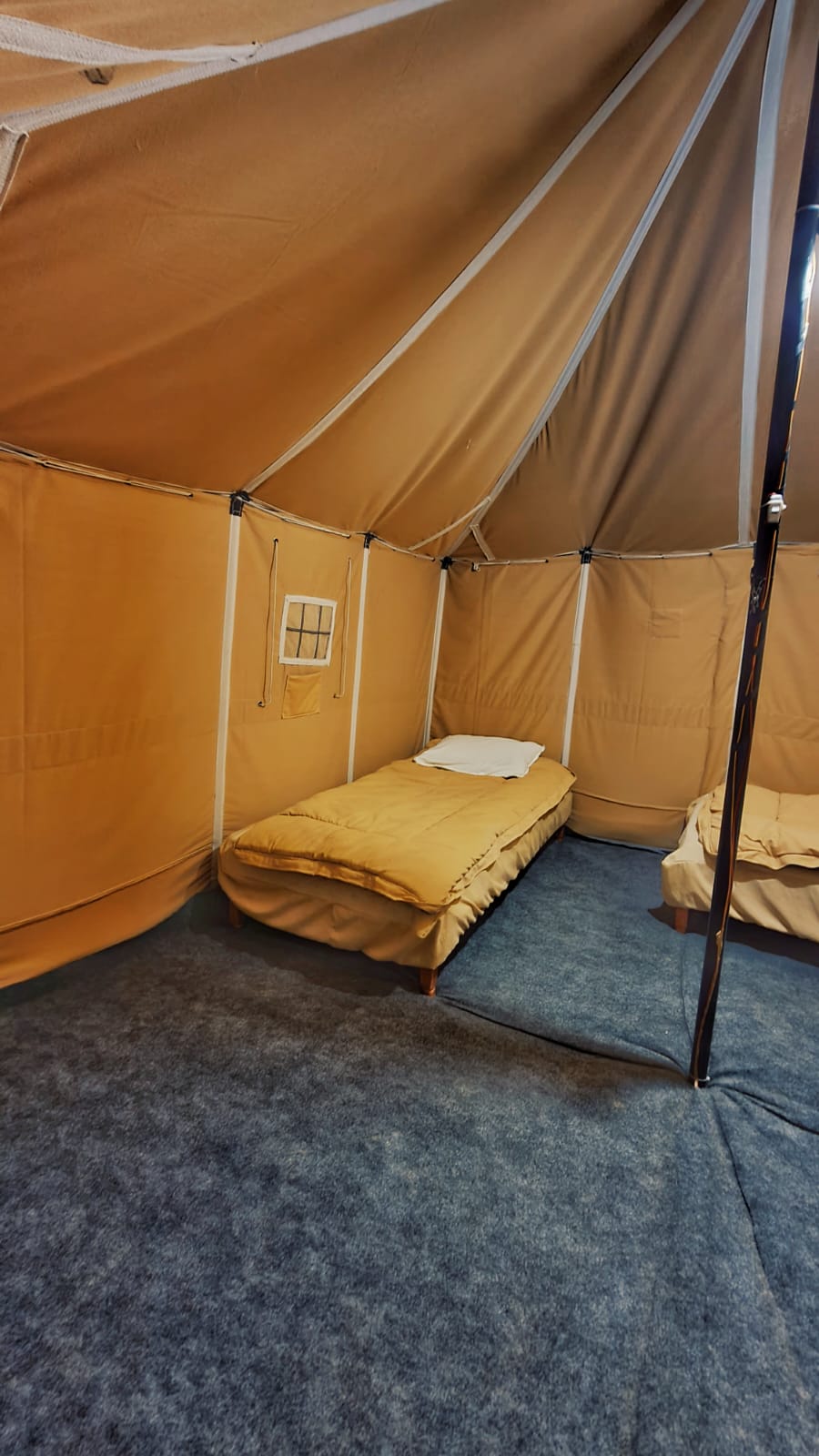 B&W Desert – Elite Camping – Desert Fox